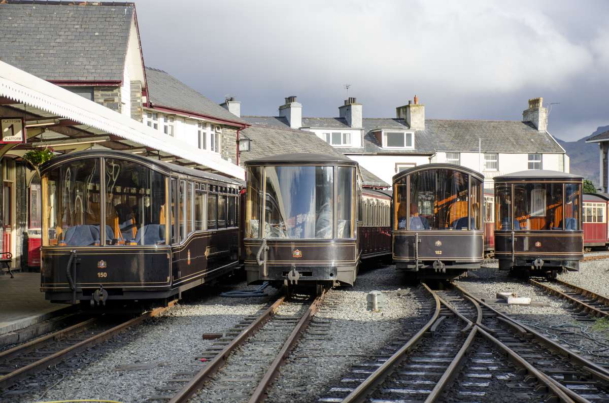 Four Observation Carriages lined up – Inside Motion